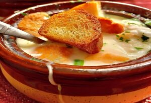 Sopa de Pan en Cazuela Colombiana: Receta Reconfortante